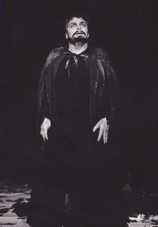 Biography | Anthony Roden