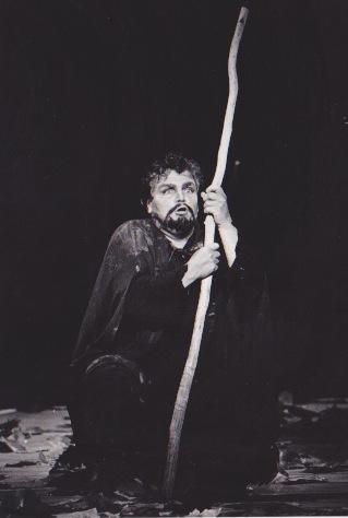 Biography | Anthony Roden